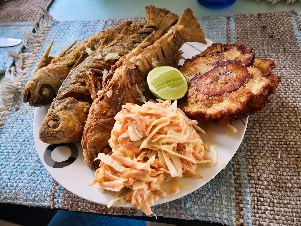 Pescado frito con tostones - Receta Rápida y Fácil