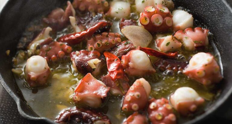 Pulpo al ajillo - Receta Rápida y Fácil